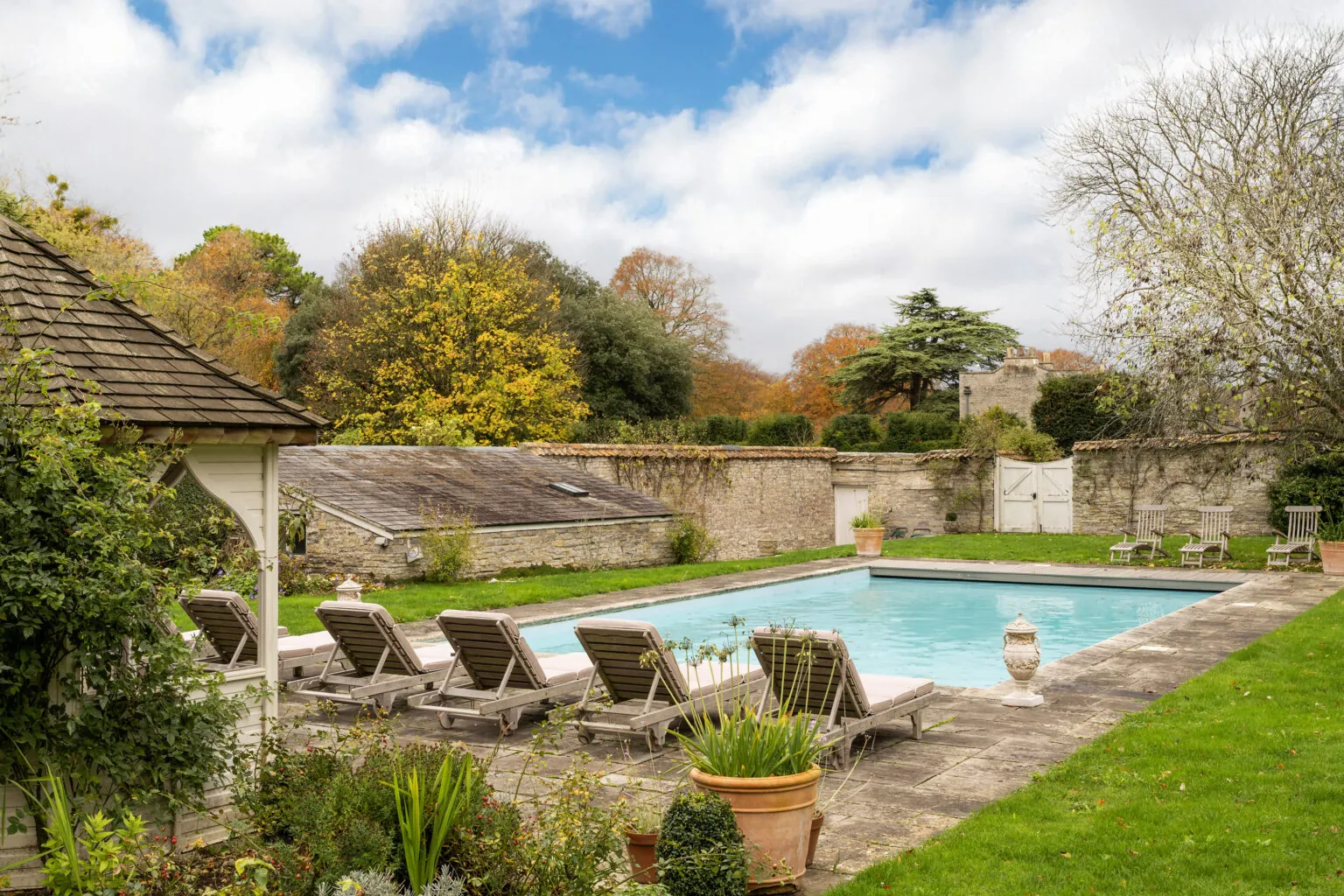 Winterbourne Manor - Luxury House Rental in The Cotswolds